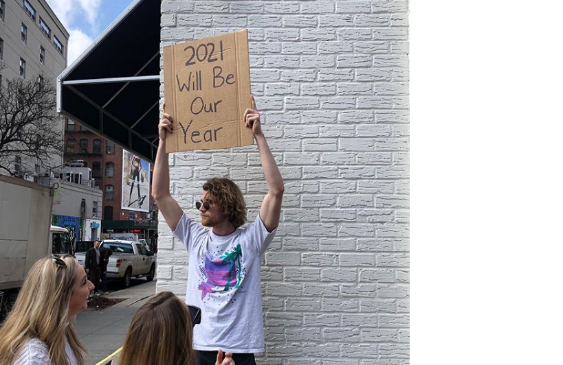 New Yorker Holds Up Hilarious Truth Bomb Signs | BOOMSbeat